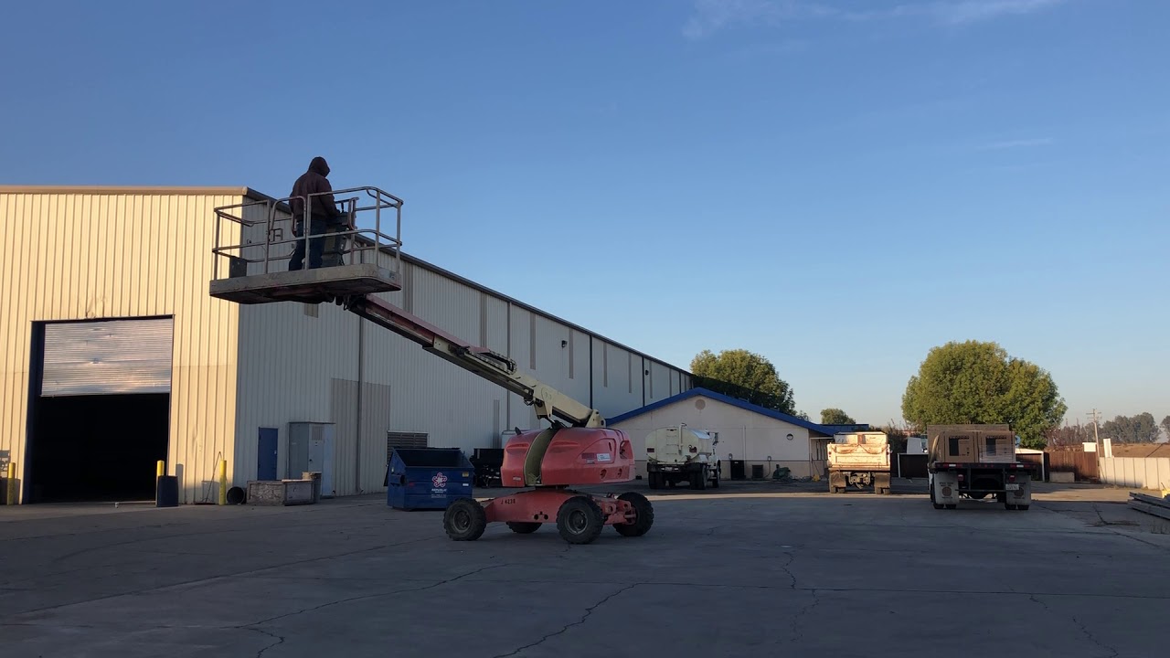 JLG 400S Telescopic Boom Lift - YouTube