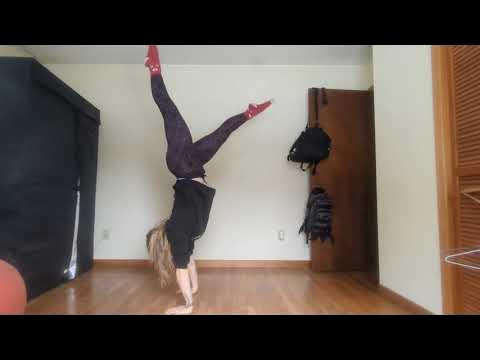 Handstand Practice Day 8/365 Round 5 - YouTube