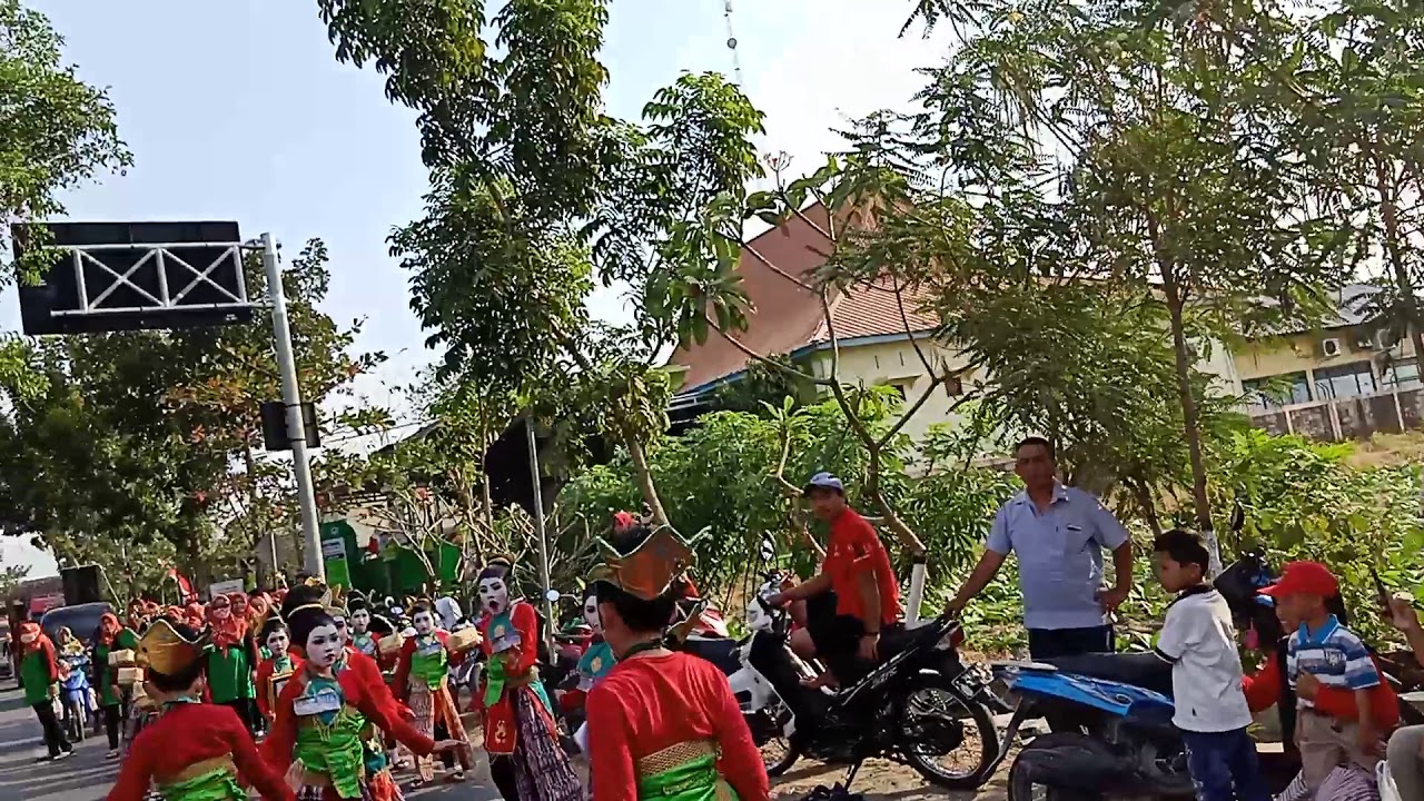 Delegasi Tari Tengul dalam Karnaval Peringatan HUT R1 ke 74 Kecamatan ...