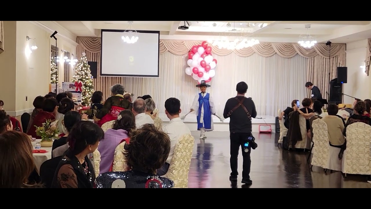 Shane Park, double silk white fan dance ending - YouTube