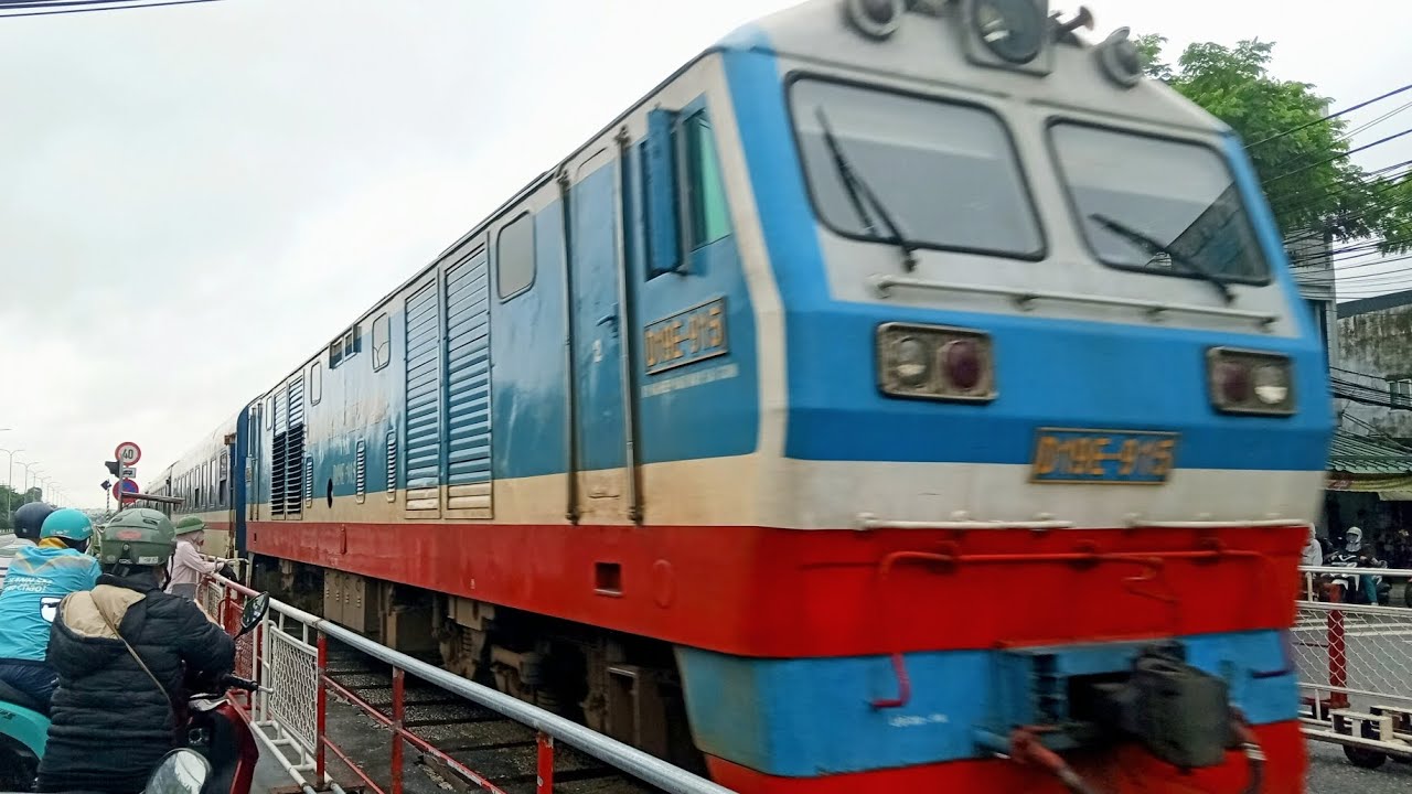 [3691] D19E - 915: SE2 (13h35 - 30/10/2025) - YouTube