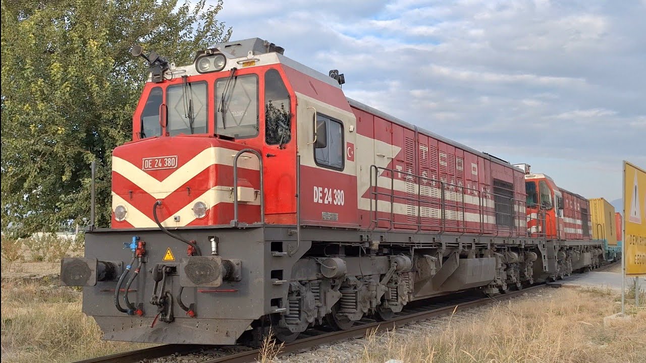 TCDD EFSANE MOTOR SESİYLE AKUPLE DE 24000 YÜK TRENİ. DE 24380 & DE ...