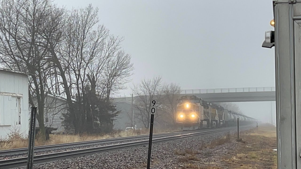 UP 5597 at Fairfax,IA - YouTube