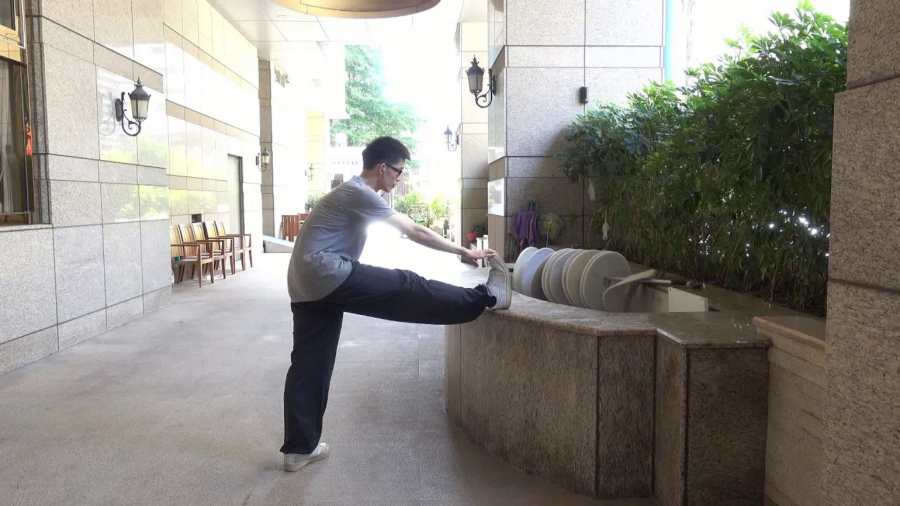 Leg Stretches Traditional Shaolin Kung Fu 腿部拉筋 太極拳 少林拳 - YouTube