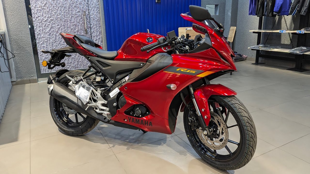 Yamaha R15 Racing Red