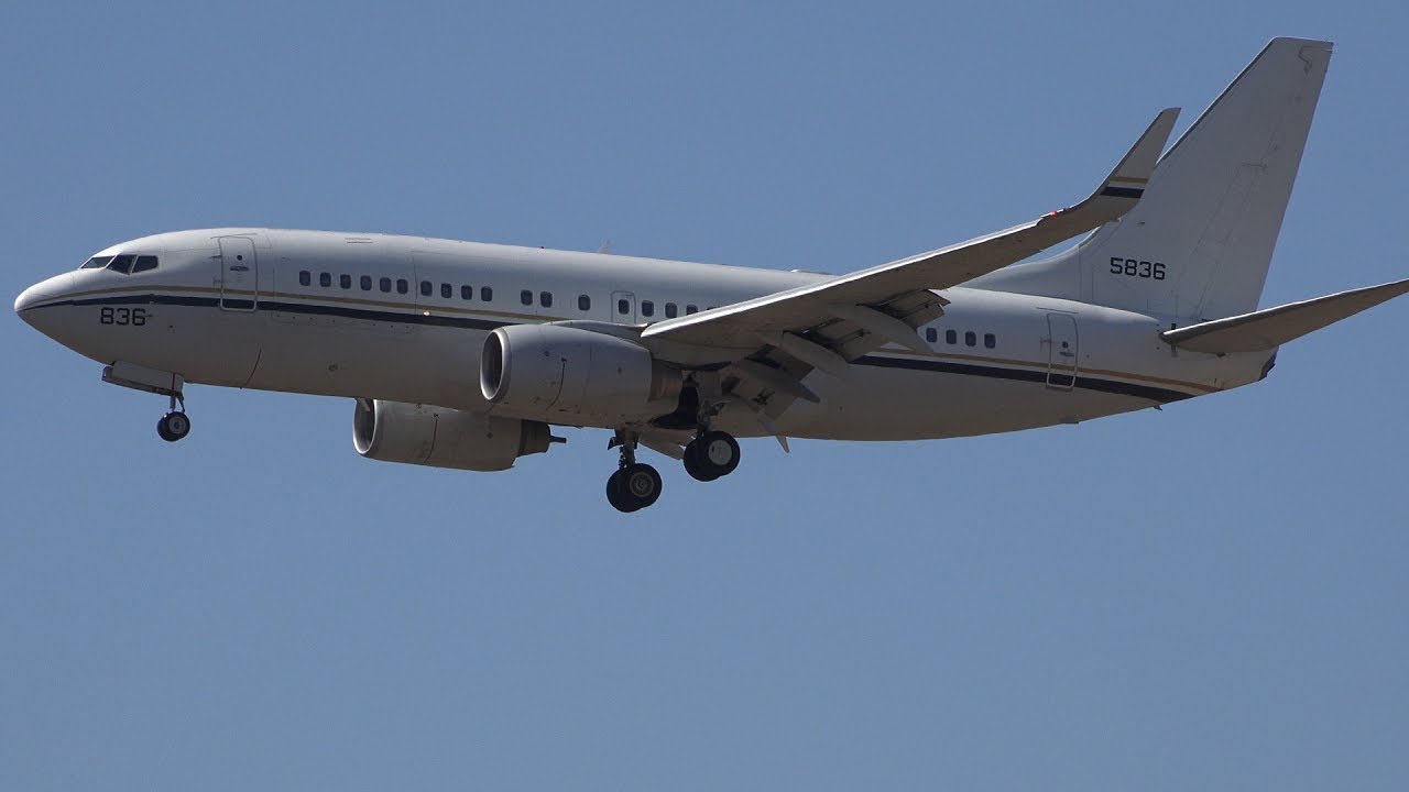US Navy Boeing C-40 Clipper [165836] multiple landings at Pt Mugu NBVC ...