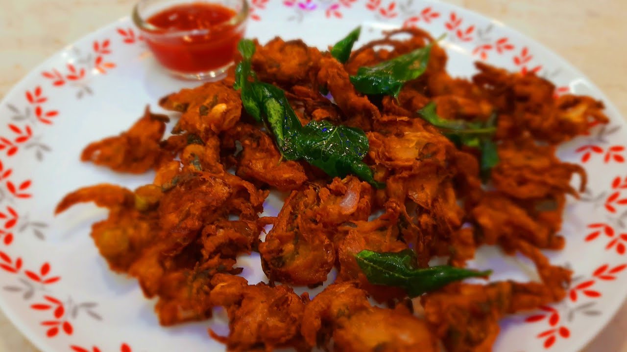 Onion Pakoda(perfect tea time snack)crispy & tastes yummy with tomato ...