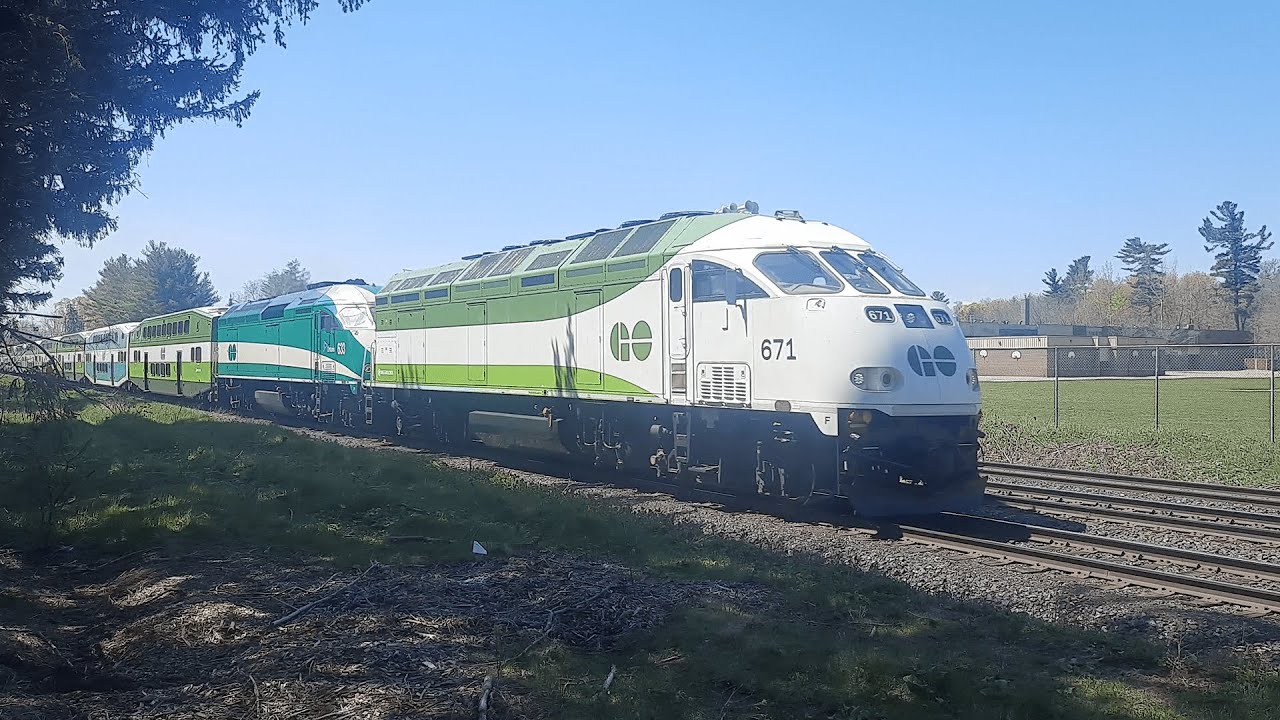 FINAL DOUBLEHEADER ON GO TRANSIT?! GO 1718 - 671E with 633 at Birchwood ...