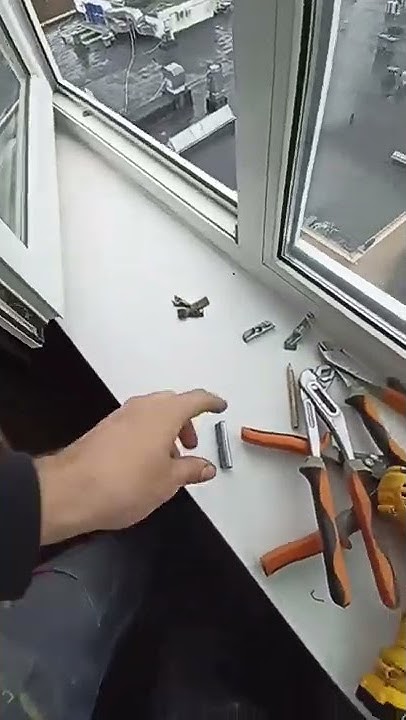 Если сломалась поворотно откидная ответная планка на старой Roto, есть ...