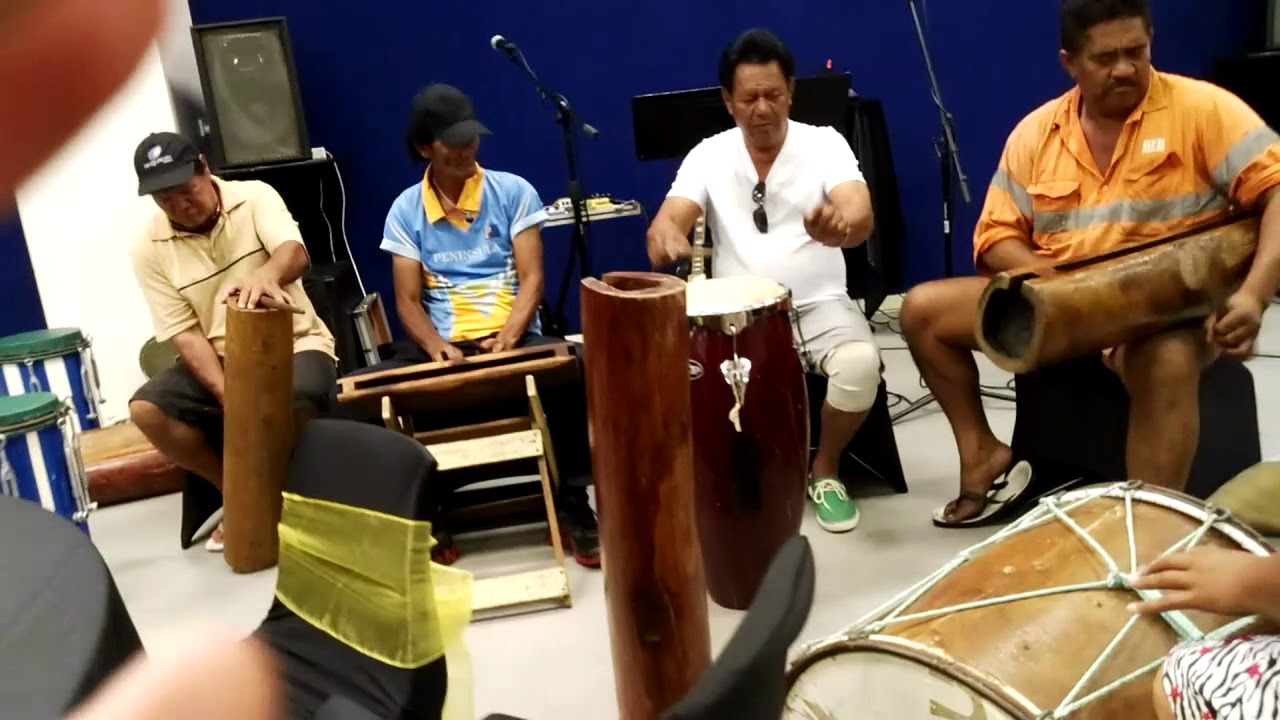 Cook island drumming - YouTube