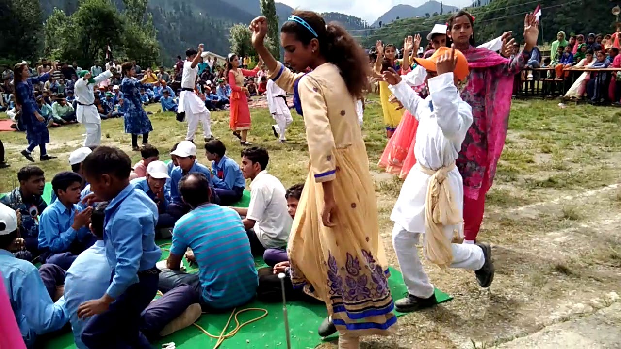 Dogri.kud. dance. program at government High School Karachi pandra ...