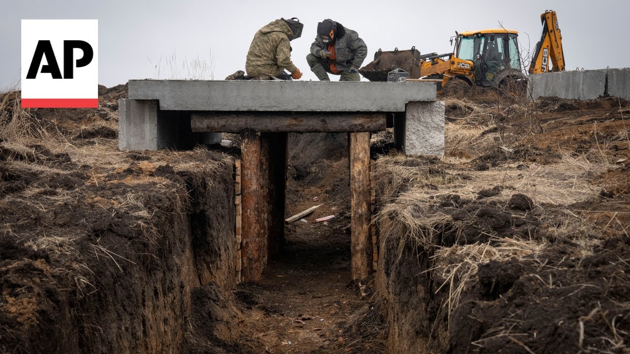 Ukrainians dig trenches near front lines in Kharkiv - YouTube