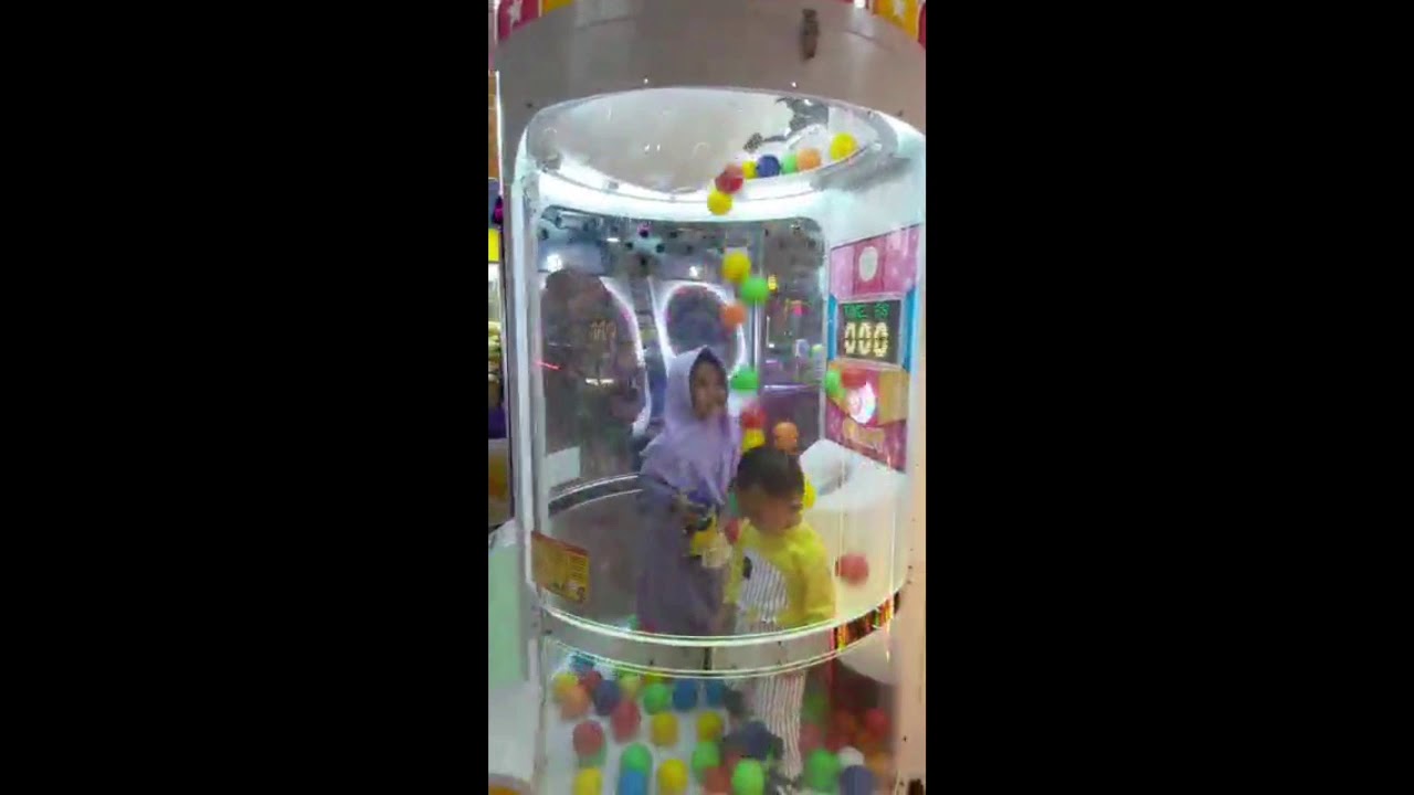 Bermain masukin bola di timezone , playing with ball - YouTube