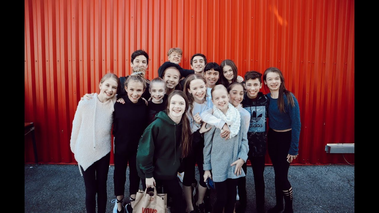 chapter 2019 with eva igo and friends / ella horan - YouTube