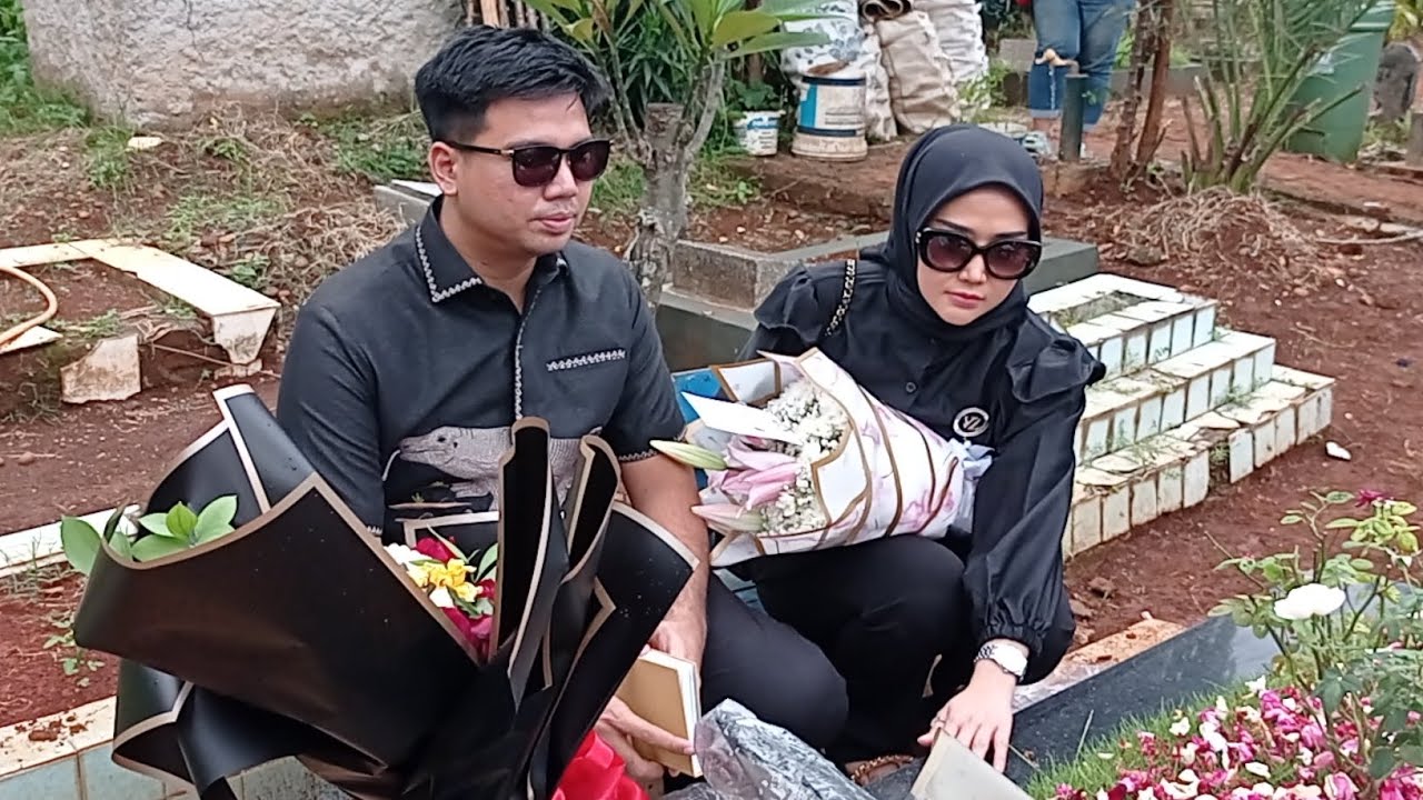 JELANG 1 TAHUN FRANS DAN MARISSYA ICHA KUNJUNGI MAKAM VANESSA ANGEL DAN ...