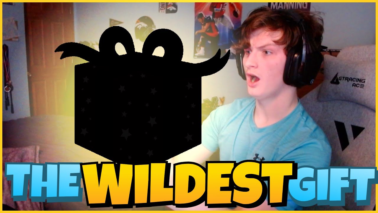 WRAPPING THE WILDEST CHRISTMAS GIFTS - YouTube