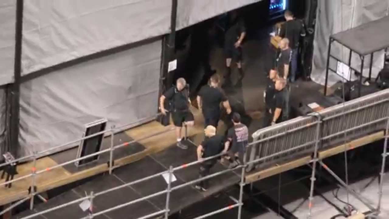 One Direction Backstage At Metlife Stadium 8/4/14. - YouTube