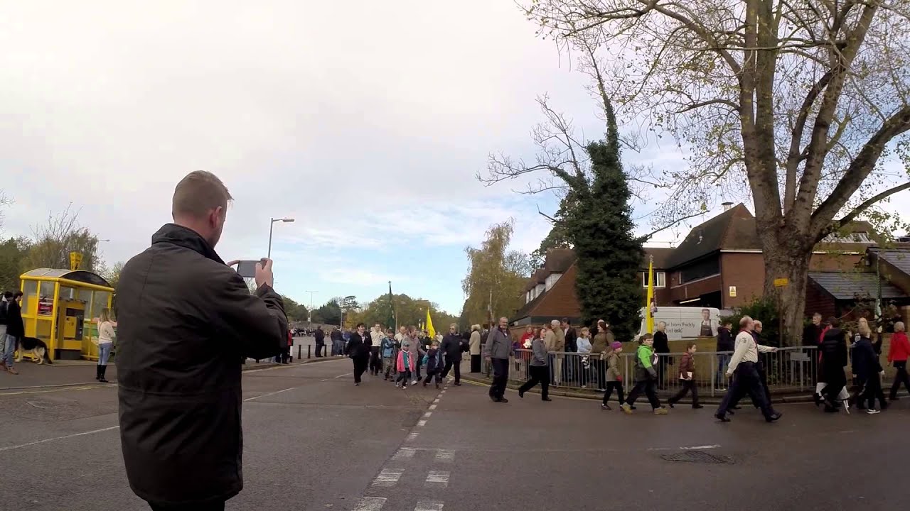 Stevenage Remembrance Parade 2014 - YouTube