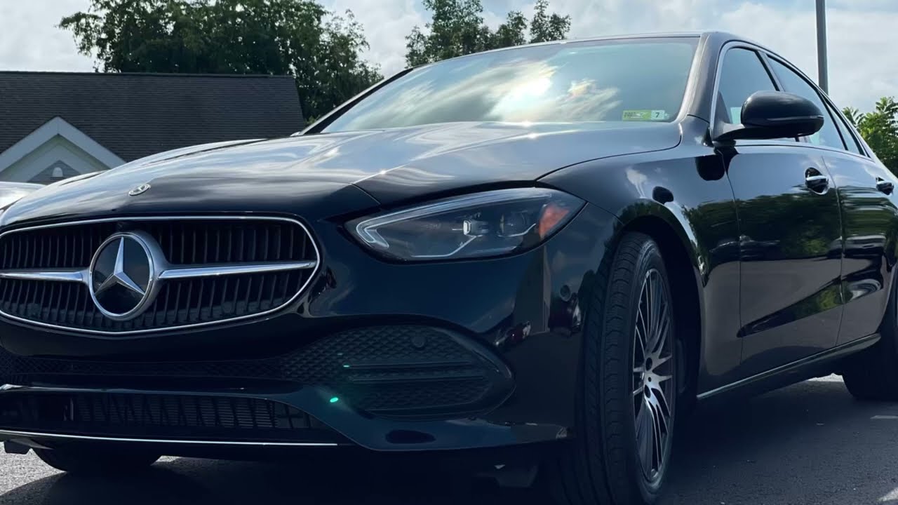 A look into the New Mercedes C300 - YouTube