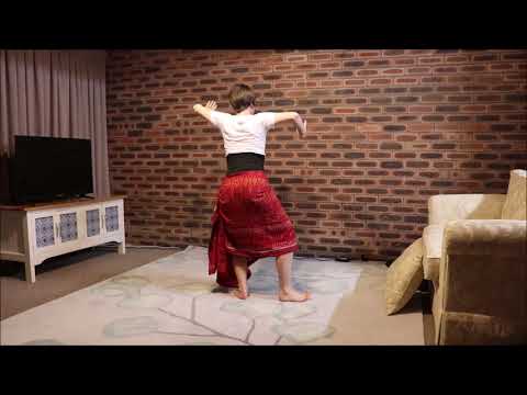 Learn Balinese Dance | Tari Wiranata dari belakang | Belajar tari Bali dengan Jane Ahlstrand