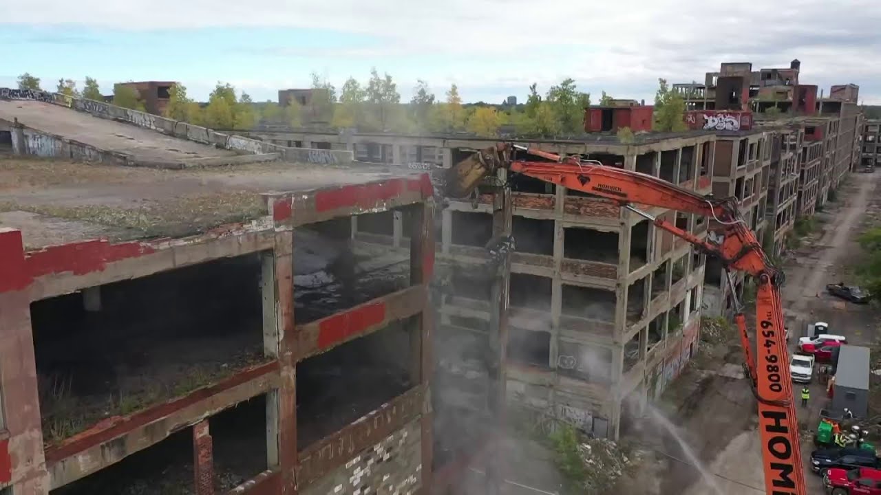 Demolition of Detroit’s iconic Packard plant begins - YouTube