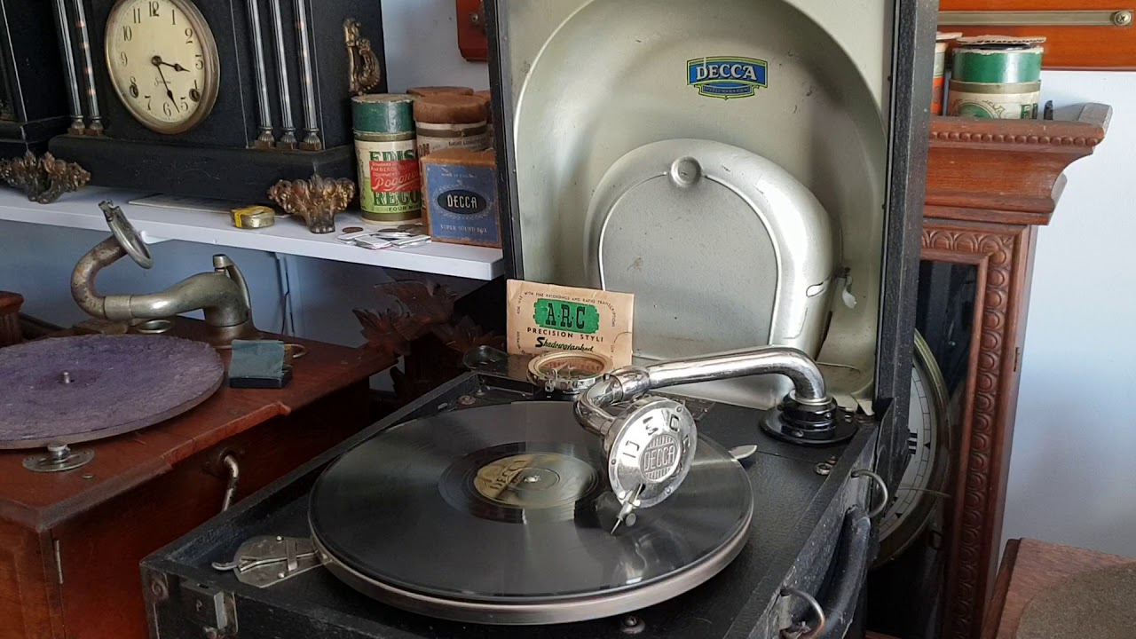 China Moon Decca 66 Gramophone - YouTube