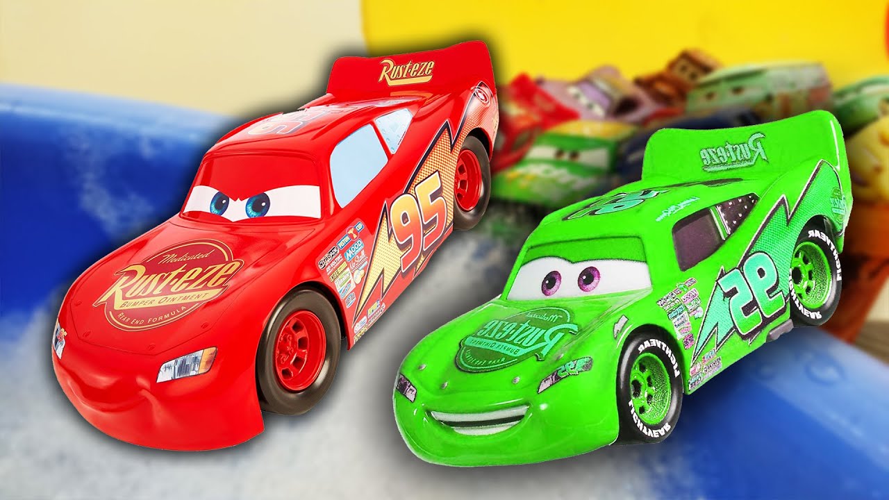 Disney Pixar Cars fall into the water: Lightning McQueen, Mack Trucks ...