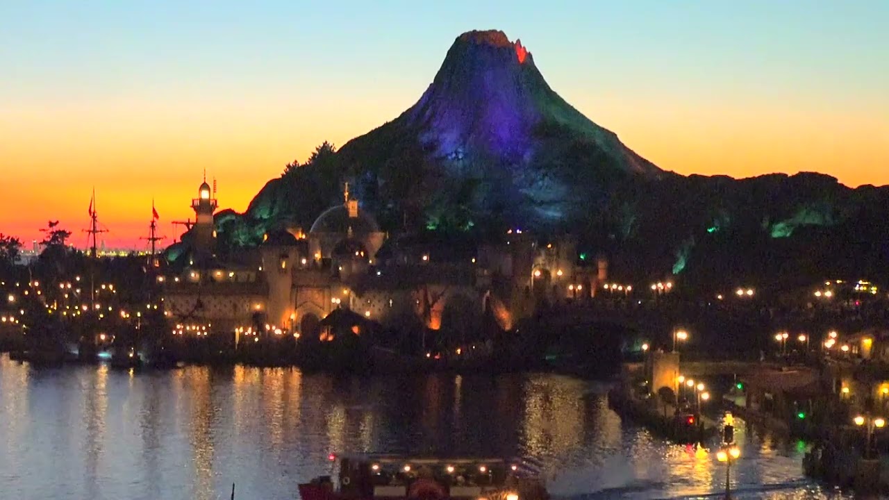 Tokyo DisneySEA Mediterranean Harbor BGM Prometheus Volcano evening ...