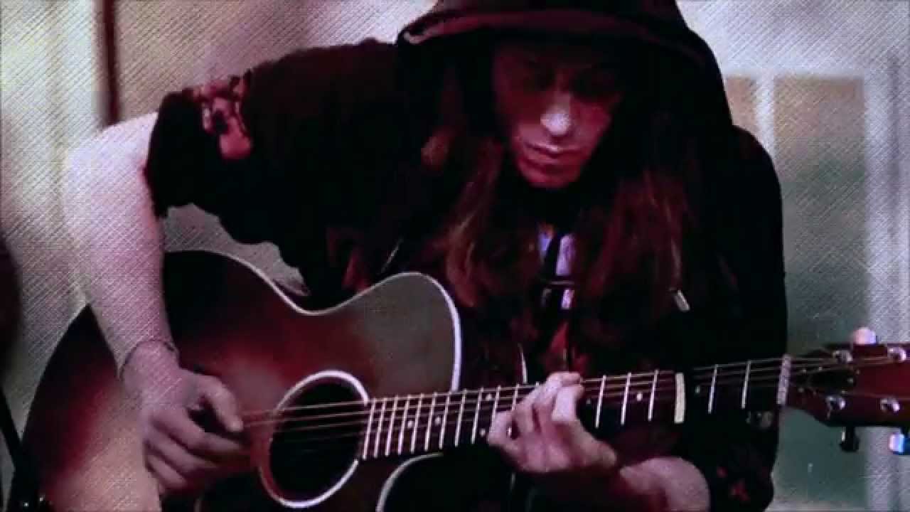 Justin Koerner performs at Studio LuLoo - YouTube