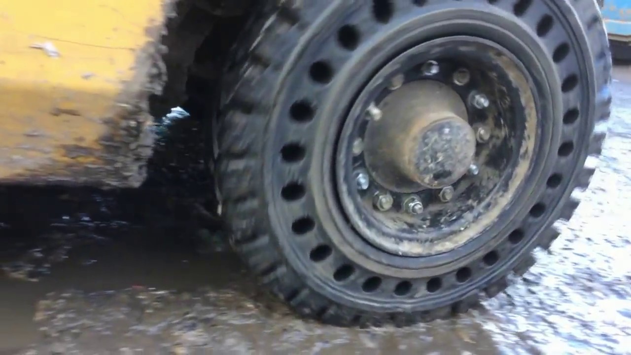 Camso Solideal SolidAir LT - Caterpillar - YouTube