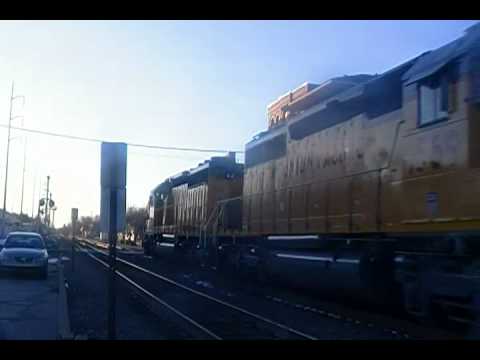 UP 1562, SD40-2, with Friendly Conductor - YouTube