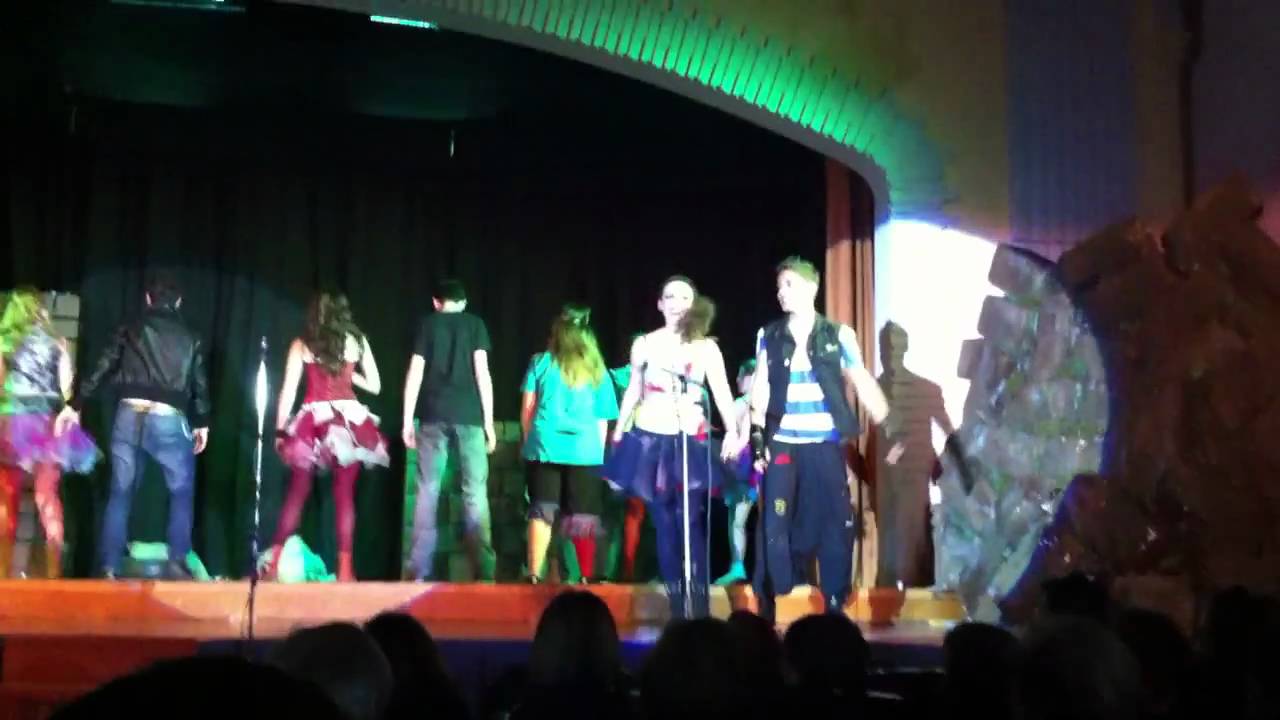 algo loco es el amor musical queen 2011 - YouTube