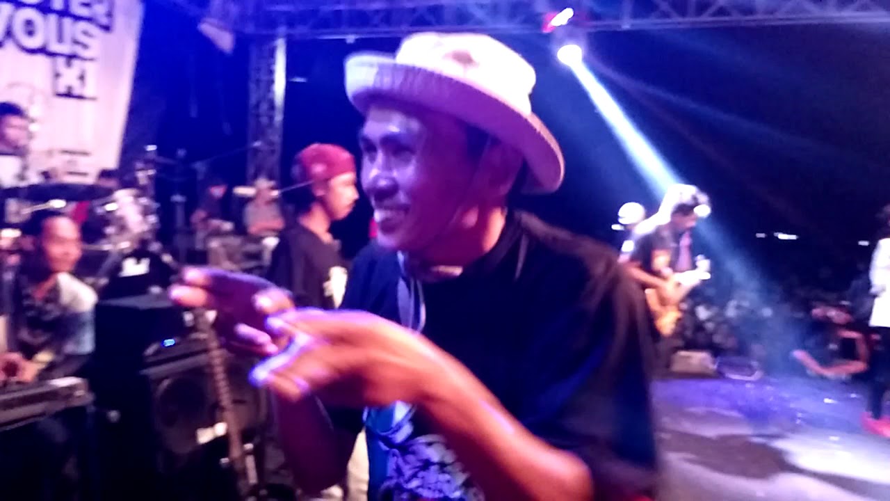 Java Scooter Rendezvous XI 2017 - Loading Roots Ft Rastoea - Bob marley ...