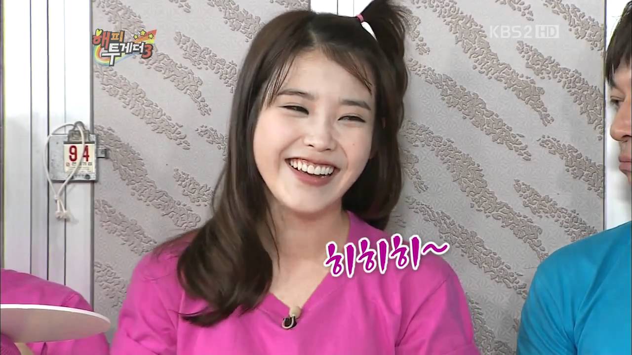 [IU] 아이유 - cute laugh - YouTube