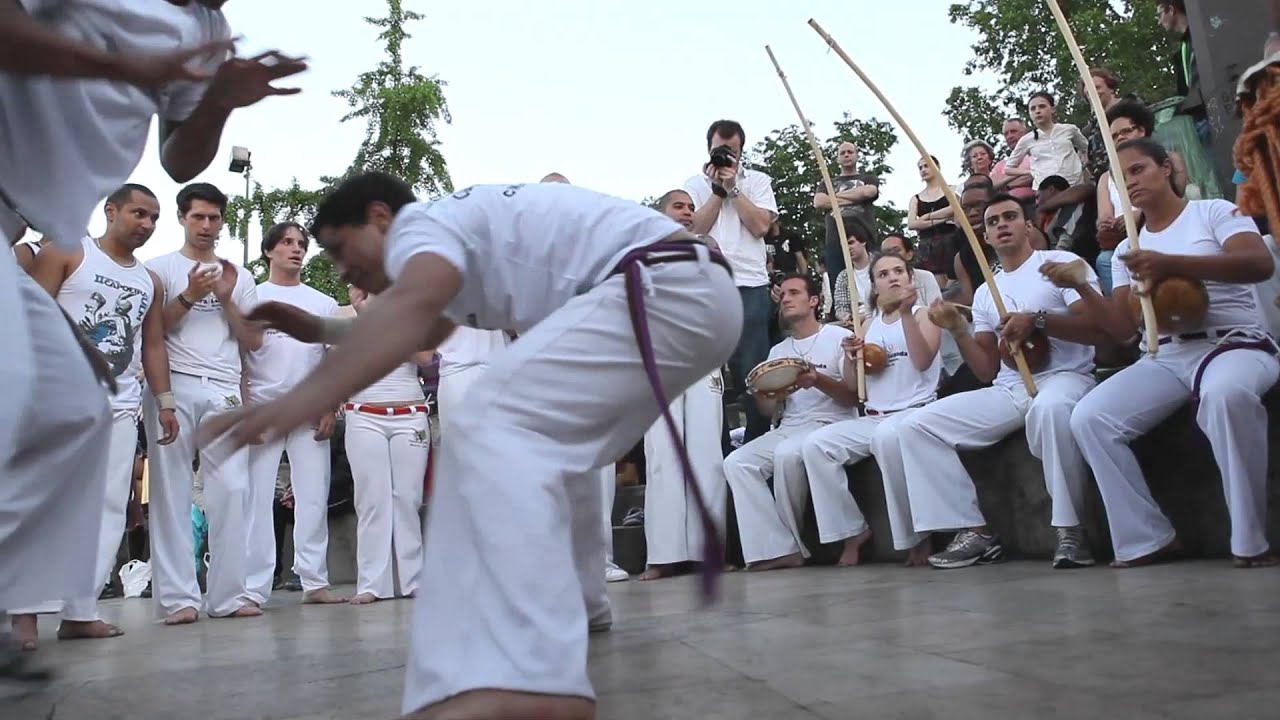 Capoeira Luanda Paris Festival Luandê 2012 - YouTube