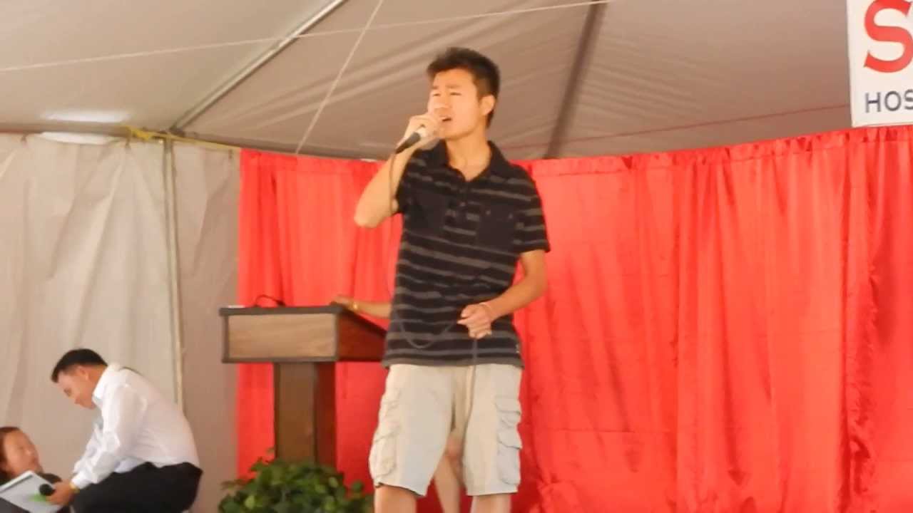 Tsis Tau Koj Lawm-Toua Lee Sings At Sea Game 2013 - YouTube