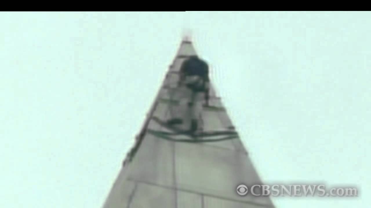 Man scales Washington Monument! - YouTube