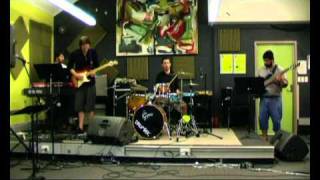 Fembot In A Wet T-Shirt von Original Soundtrack – laut.de – Song