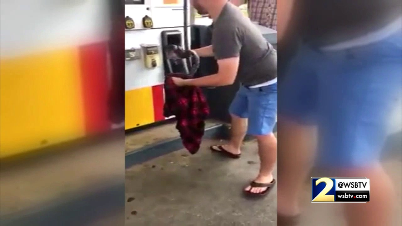 Man pulls snake out of gas pump with his hands | WSB-TV - YouTube