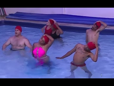 Folgado urina na piscina e deixa alunos enfurecidos em aula de natação