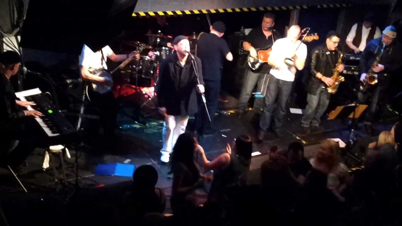 Dexys Bootleg Runners Come On Eileen - YouTube