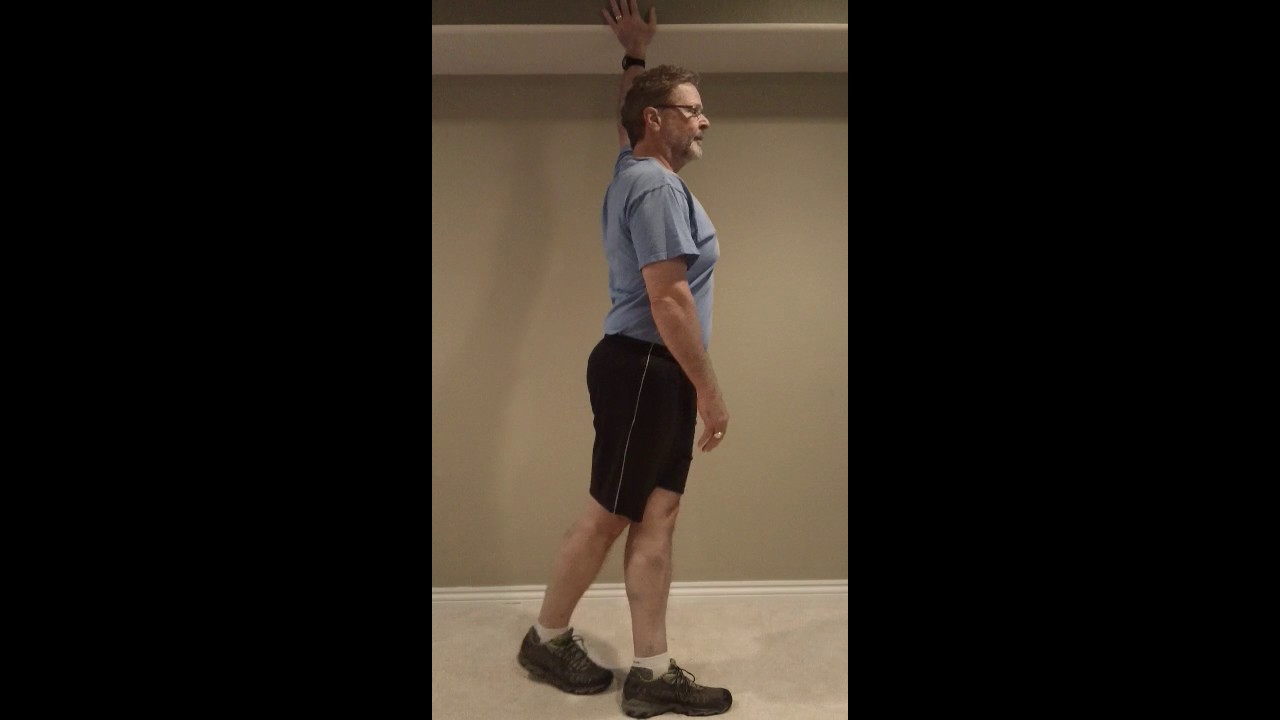 Standing IT band stretch - YouTube