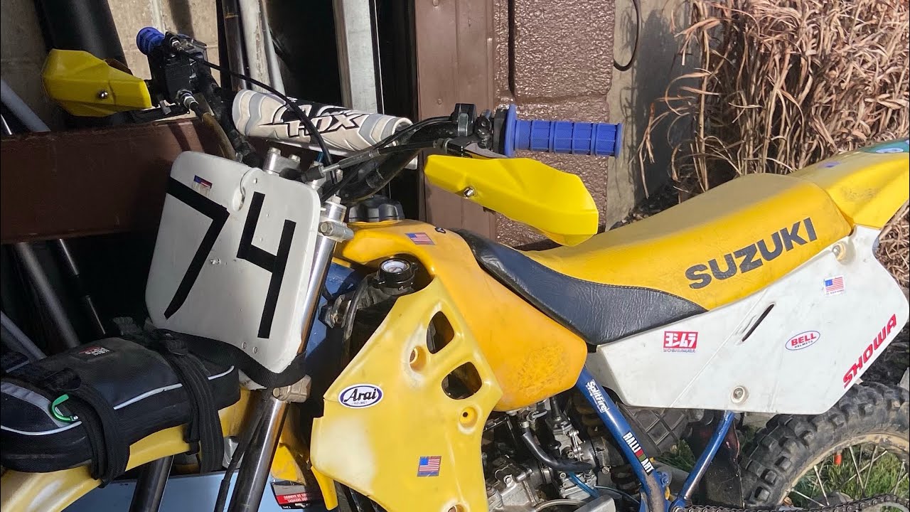 Changing Oil in 1989 Suzuki rm 80 (OIL IS CRAZY MUDDY) - YouTube