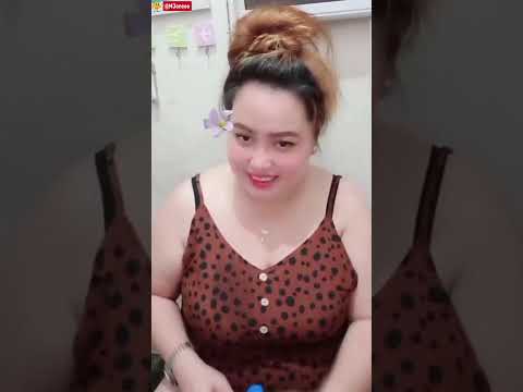Tante gemoy minum sampe tumpah-tumpah 😱