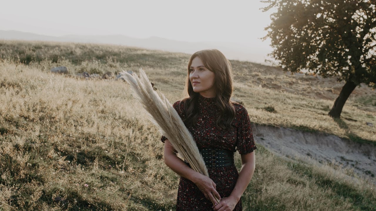 Emma Repede - Vreau iertare | Lyric Video - YouTube