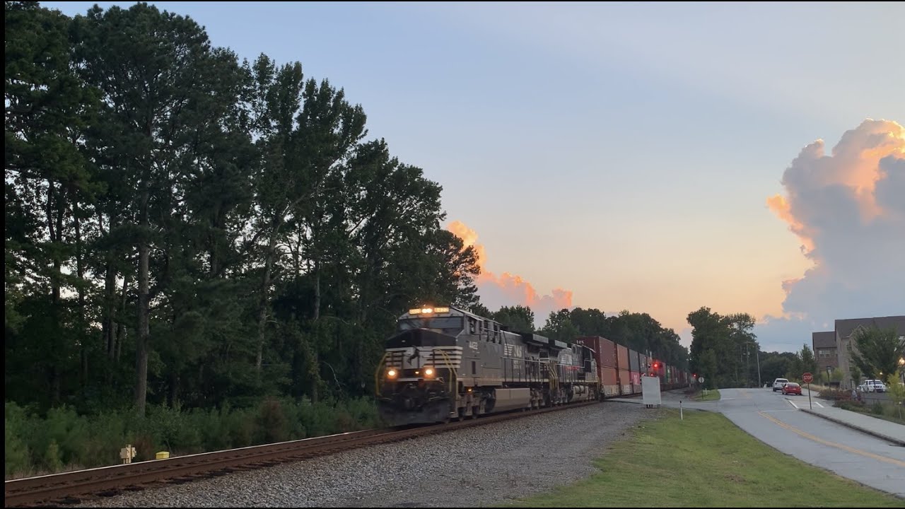 NS 4422 Leads NS 242 Thru Norcross, GA 9/1/2022 - YouTube