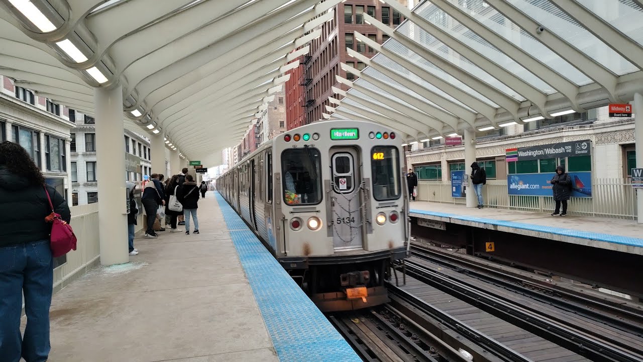 CTA Green Line Train Run 612 arrives and departs Washington/Wabash ...