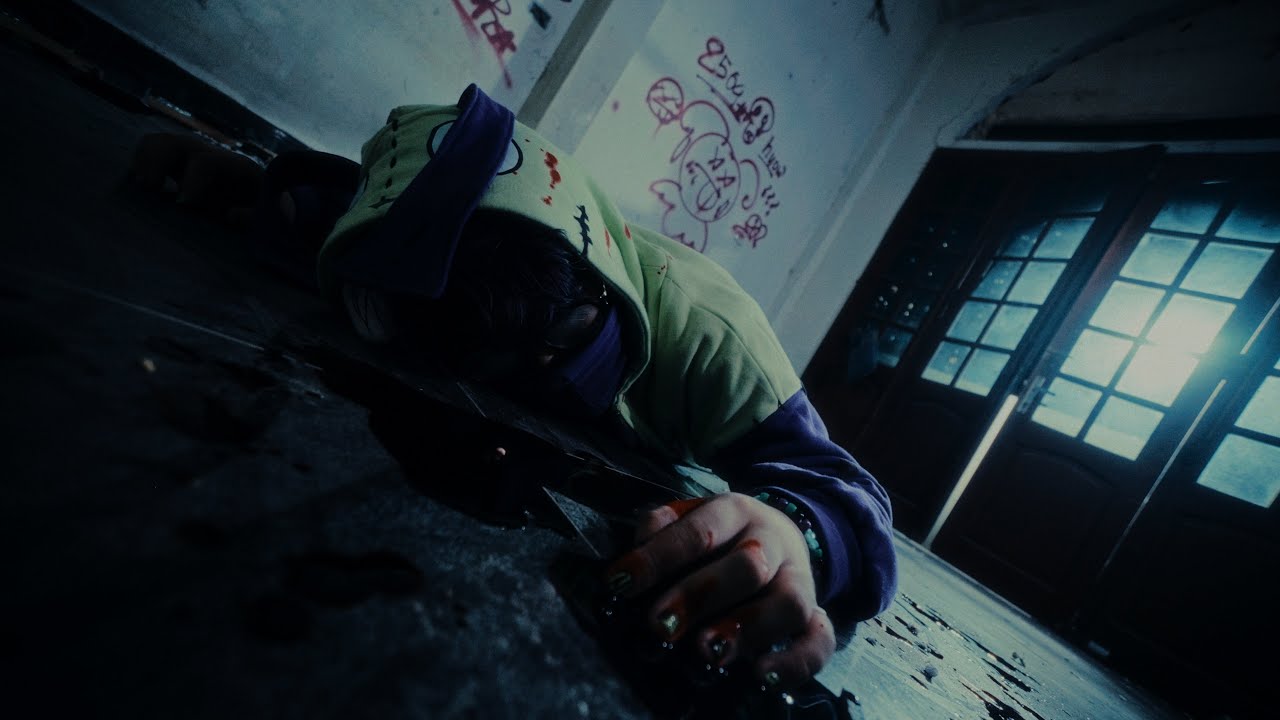 2504, Jiinzo - crawling (official video) - YouTube