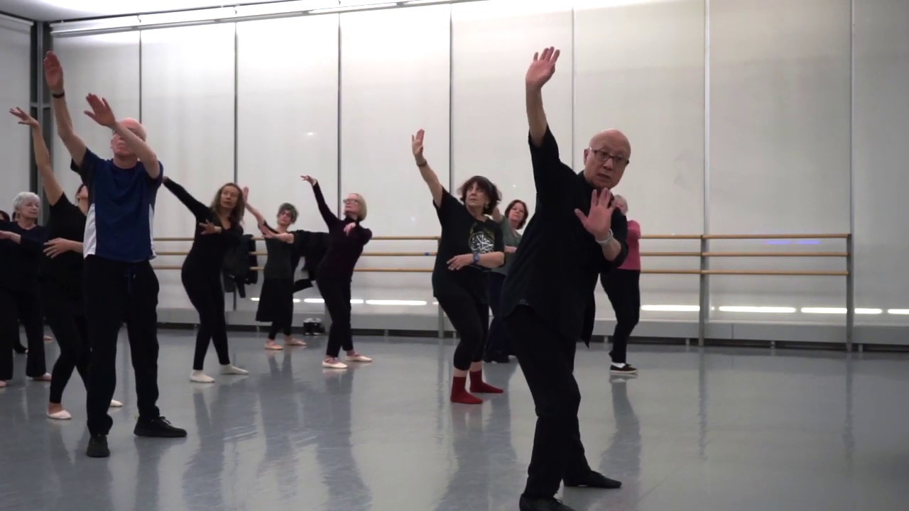 Finis Jhung Ballet Technique: Age-Defying Therapeutic Stretches - YouTube