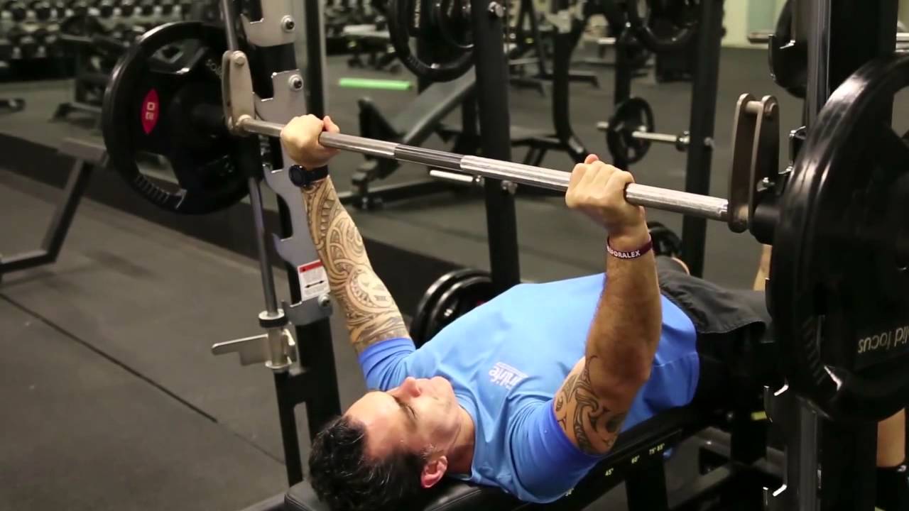 Smith Machine Flat Chest Press - YouTube